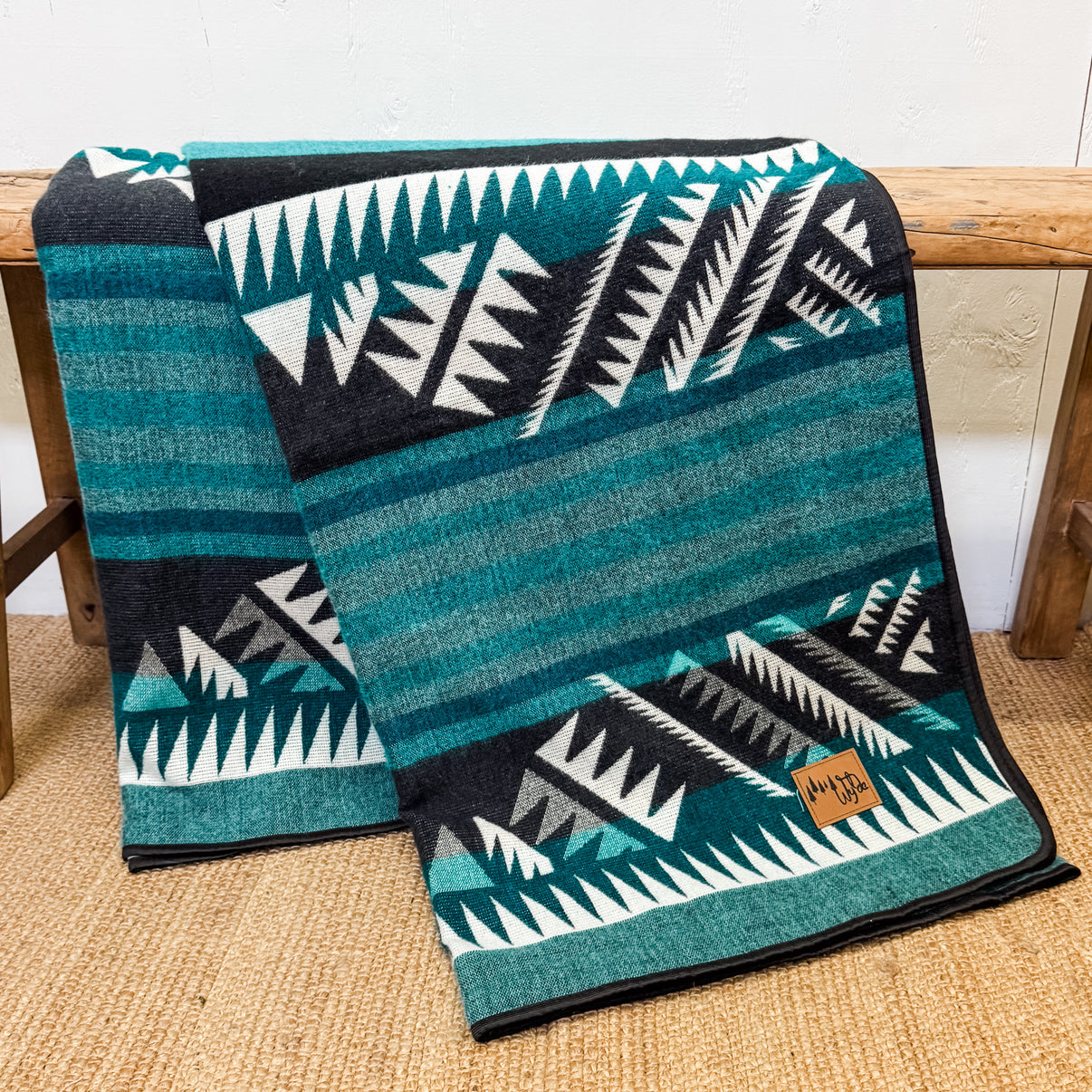 Manta Aztec Reversible Blanket – Wylde Brigade
